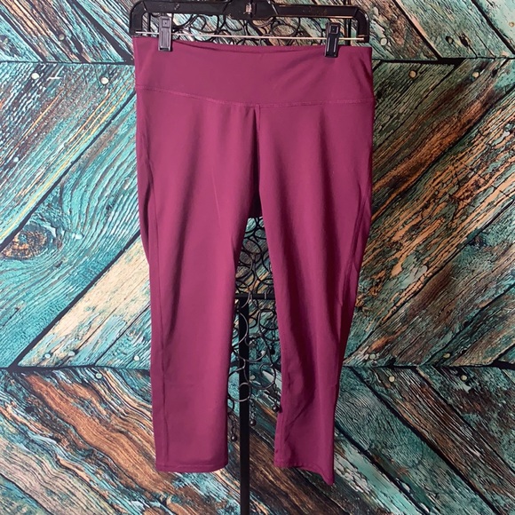 Fabletics | Pants & Jumpsuits | Fabletics Maroon Workout Capri | Poshmark